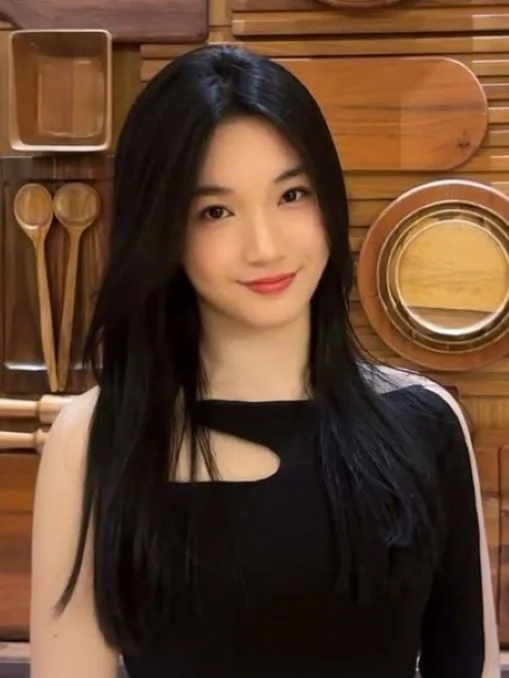 Adeline Wijaya (Delynn JKT48) - Biodata, Umur, Agama Lengkap - ProfilKu