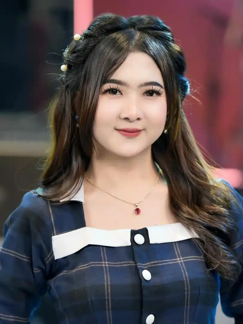 Ochi Alvira Biodata, Usia dan Agama Lengkap - ProfilKu